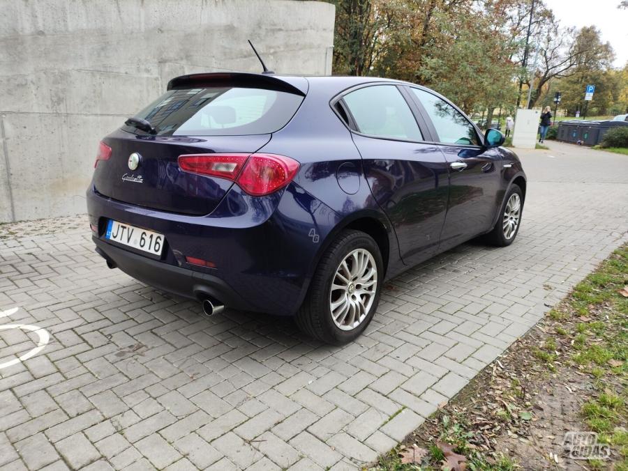 Alfa Romeo Giulietta 2011 in Vilnius, with an engine capacity of 2.00 L and mileage of 311 thousand km for 600 €, photo 5 on AUTOMOTO.COM.LV