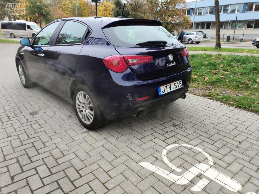 Alfa Romeo Giulietta 2011 in Vilnius, with an engine capacity of 2.00 L and mileage of 311 thousand km for 600 €, photo 6 on AUTOMOTO.COM.LV