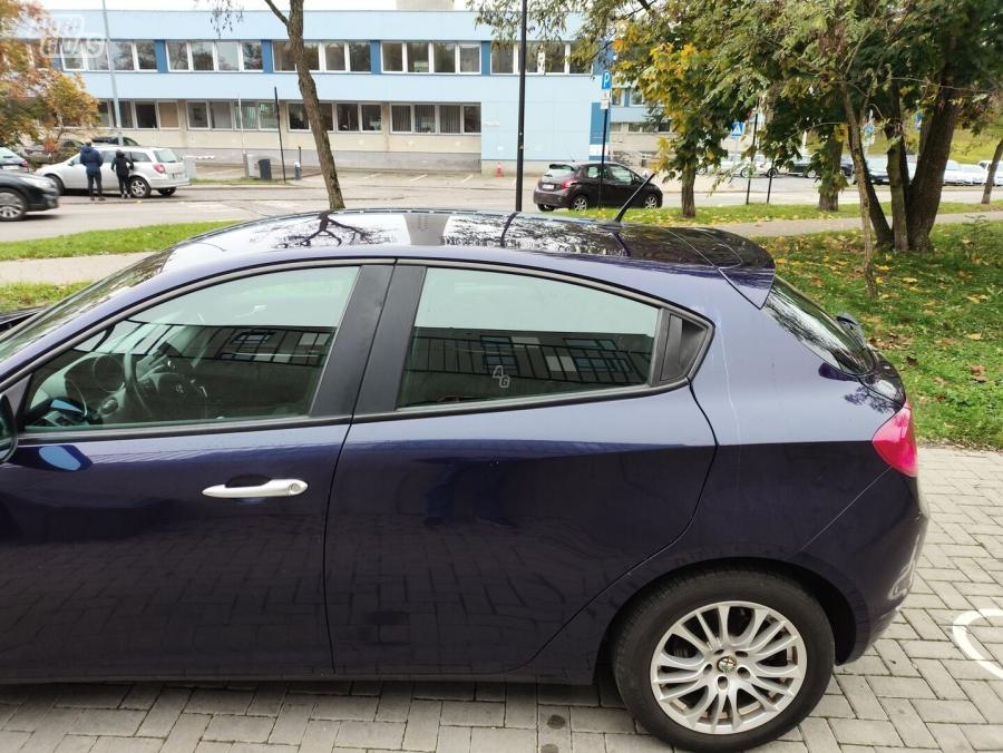 Alfa Romeo Giulietta 2011 in Vilnius, with an engine capacity of 2.00 L and mileage of 311 thousand km for 600 €, photo 8 on AUTOMOTO.COM.LV