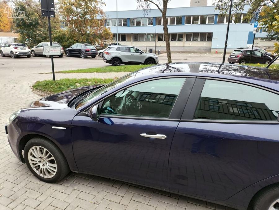 Alfa Romeo Giulietta 2011 in Vilnius, with an engine capacity of 2.00 L and mileage of 311 thousand km for 600 €, photo 9 on AUTOMOTO.COM.LV