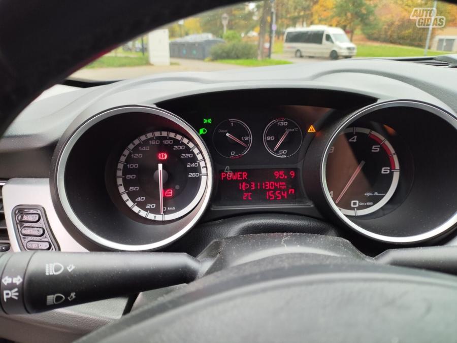 Alfa Romeo Giulietta 2011 in Vilnius, with an engine capacity of 2.00 L and mileage of 311 thousand km for 600 €, photo 18 on AUTOMOTO.COM.LV