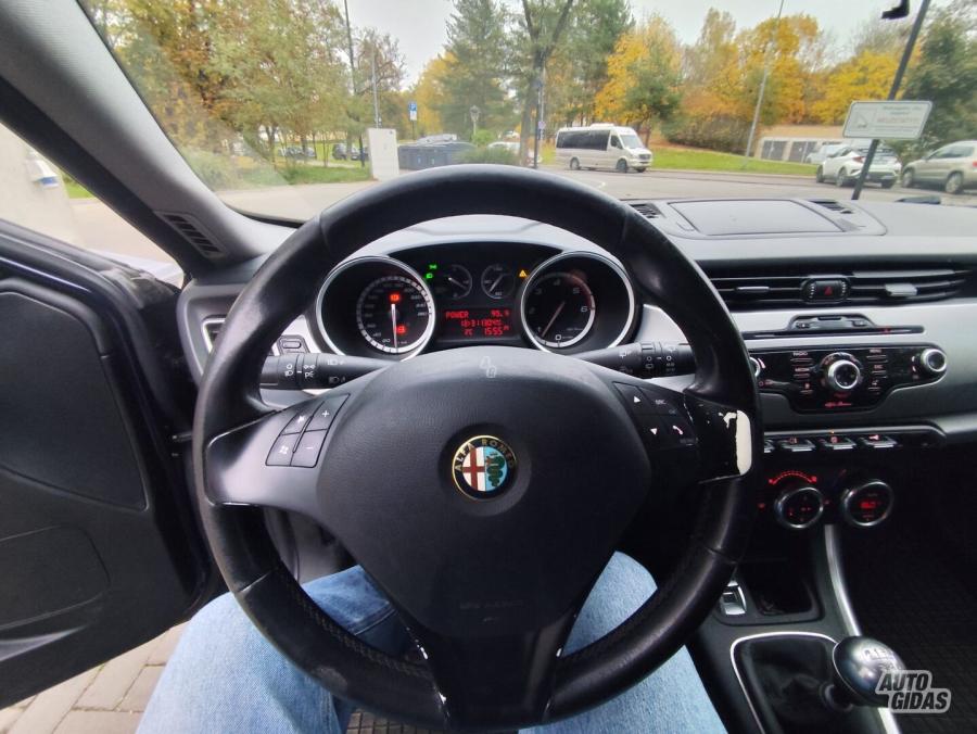 Alfa Romeo Giulietta 2011 in Vilnius, with an engine capacity of 2.00 L and mileage of 311 thousand km for 600 €, photo 19 on AUTOMOTO.COM.LV