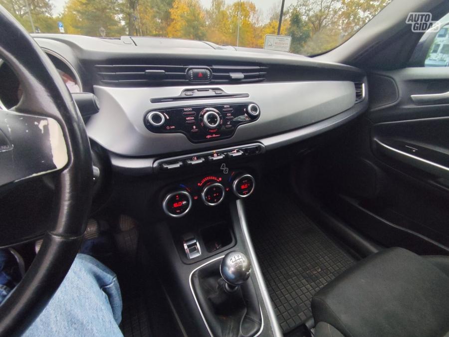 Alfa Romeo Giulietta 2011 in Vilnius, with an engine capacity of 2.00 L and mileage of 311 thousand km for 600 €, photo 20 on AUTOMOTO.COM.LV