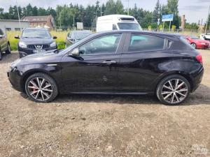 Alfa Romeo Giulietta 2018 in Utena, with an engine capacity of 2.00 L and mileage of 226 thousand km for 7950 €, photo 5 on AUTOMOTO.COM.LV
