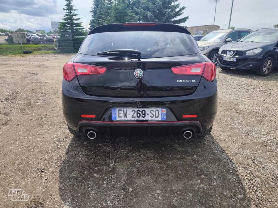 Alfa Romeo Giulietta 2018 in Utena, with an engine capacity of 2.00 L and mileage of 226 thousand km for 7950 €, photo 8 on AUTOMOTO.COM.LV