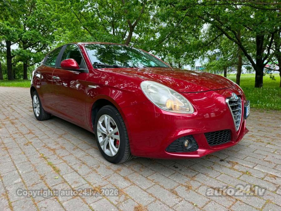 Red Alfa Romeo Giulietta 2010 in Tallinn, with an engine capacity of 2.00 L and mileage of 222 thousand km for 3799 €, photo 1 on AUTOMOTO.COM.LV