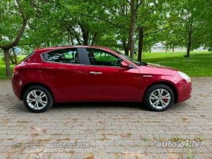 Red Alfa Romeo Giulietta 2010 in Tallinn, with an engine capacity of 2.00 L and mileage of 222 thousand km for 3799 €, photo 4 on AUTOMOTO.COM.LV