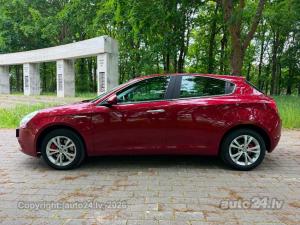Red Alfa Romeo Giulietta 2010 in Tallinn, with an engine capacity of 2.00 L and mileage of 222 thousand km for 3799 €, photo 5 on AUTOMOTO.COM.LV