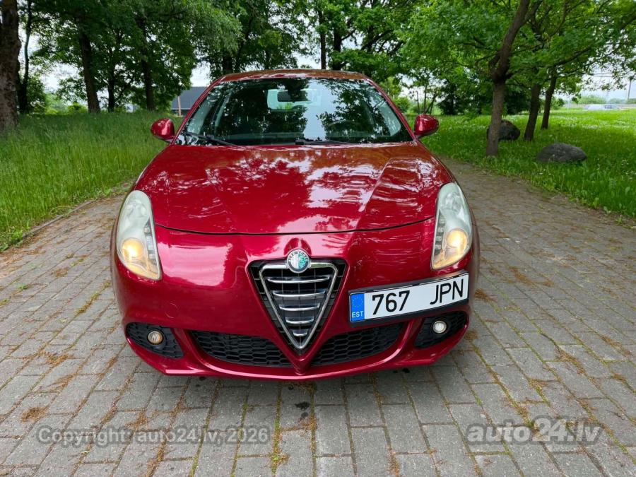 Red Alfa Romeo Giulietta 2010 in Tallinn, with an engine capacity of 2.00 L and mileage of 222 thousand km for 3799 €, photo 8 on AUTOMOTO.COM.LV