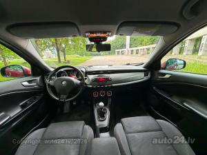 Red Alfa Romeo Giulietta 2010 in Tallinn, with an engine capacity of 2.00 L and mileage of 222 thousand km for 3799 €, photo 9 on AUTOMOTO.COM.LV