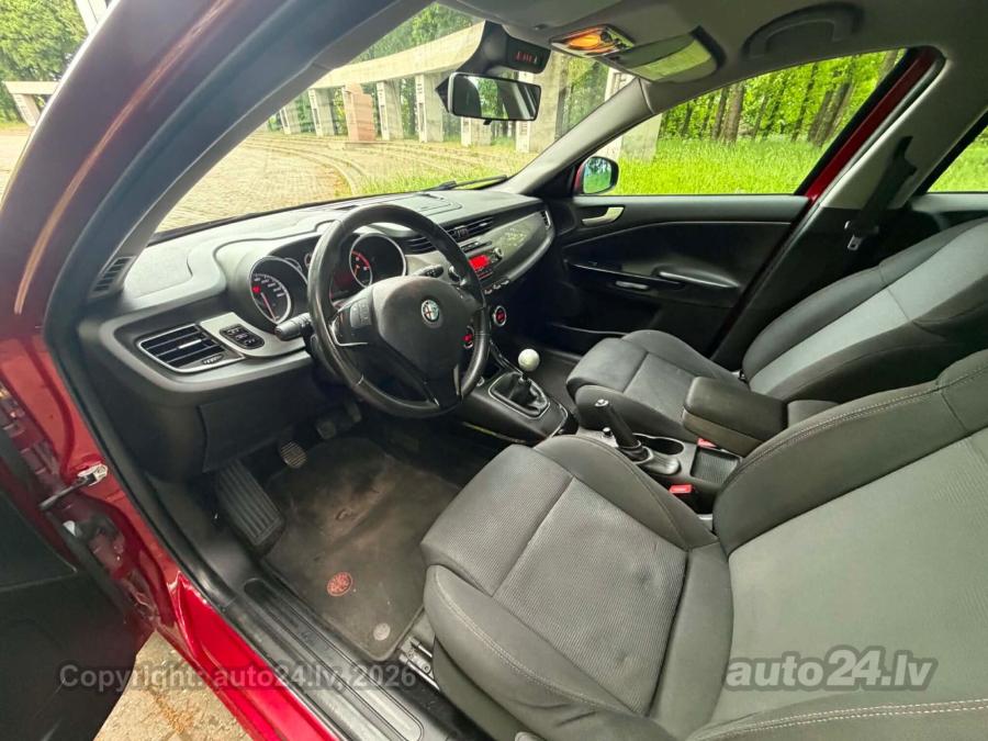 Red Alfa Romeo Giulietta 2010 in Tallinn, with an engine capacity of 2.00 L and mileage of 222 thousand km for 3799 €, photo 10 on AUTOMOTO.COM.LV