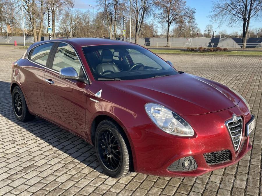 Sarkans Alfa Romeo Giulietta 2010 Dobele, ar dzinēja tilpumu 1.60 L un nobraukumu 238 tūkst. km par 3777 €, foto 1 vietnē AUTOMOTO.COM.LV