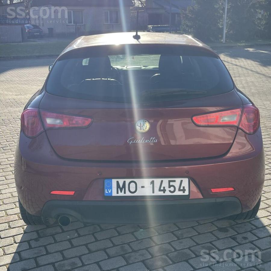 Sarkans Alfa Romeo Giulietta 2010 Dobele, ar dzinēja tilpumu 1.60 L un nobraukumu 238 tūkst. km par 3777 €, foto 4 vietnē AUTOMOTO.COM.LV