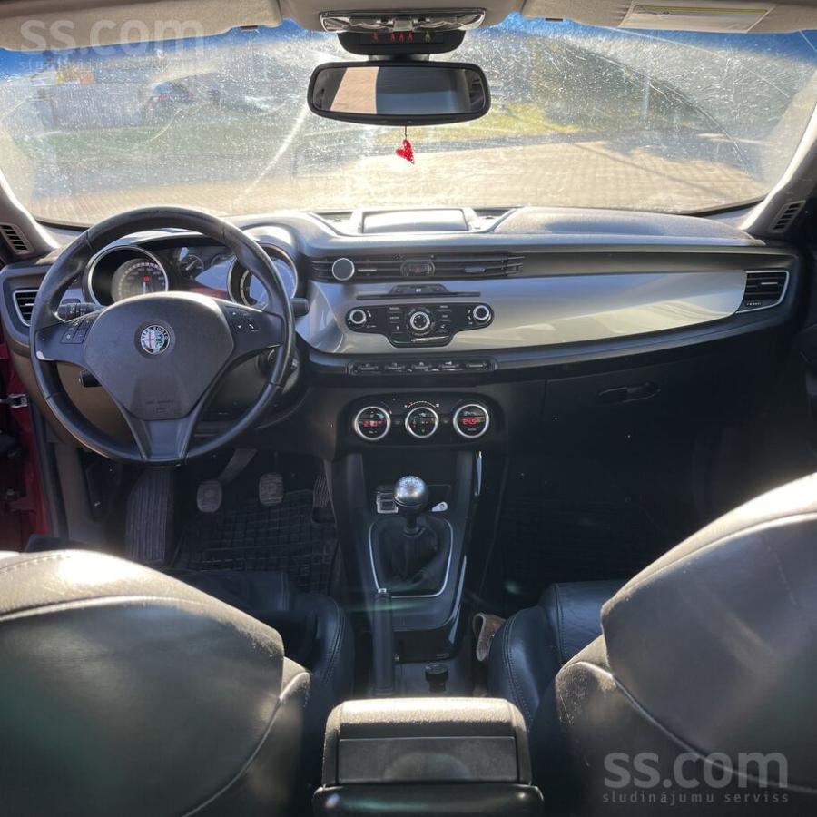 Sarkans Alfa Romeo Giulietta 2010 Dobele, ar dzinēja tilpumu 1.60 L un nobraukumu 238 tūkst. km par 3777 €, foto 8 vietnē AUTOMOTO.COM.LV