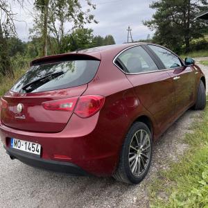 Sarkans Alfa Romeo Giulietta 2010 Dobele, ar dzinēja tilpumu 1.60 L un nobraukumu 223 tūkst. km par 3500 €, foto 4 vietnē AUTOMOTO.COM.LV