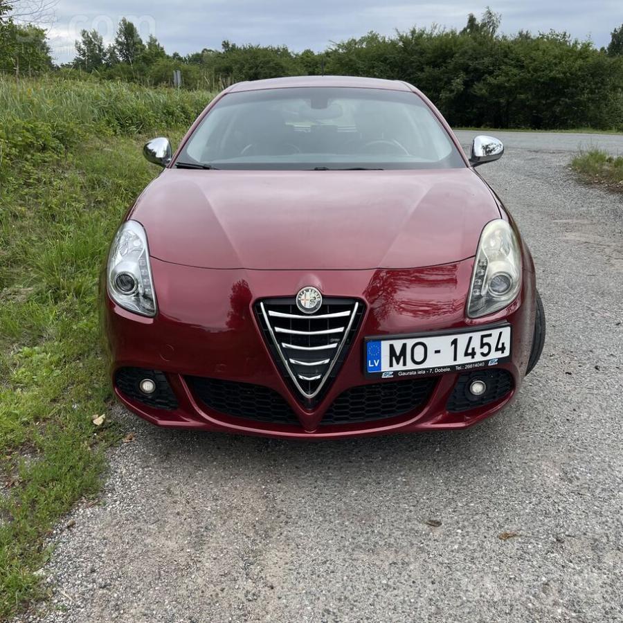 Sarkans Alfa Romeo Giulietta 2010 Dobele, ar dzinēja tilpumu 1.60 L un nobraukumu 223 tūkst. km par 3500 €, foto 5 vietnē AUTOMOTO.COM.LV