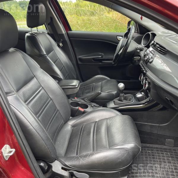 Sarkans Alfa Romeo Giulietta 2010 Dobele, ar dzinēja tilpumu 1.60 L un nobraukumu 223 tūkst. km par 3500 €, foto 6 vietnē AUTOMOTO.COM.LV