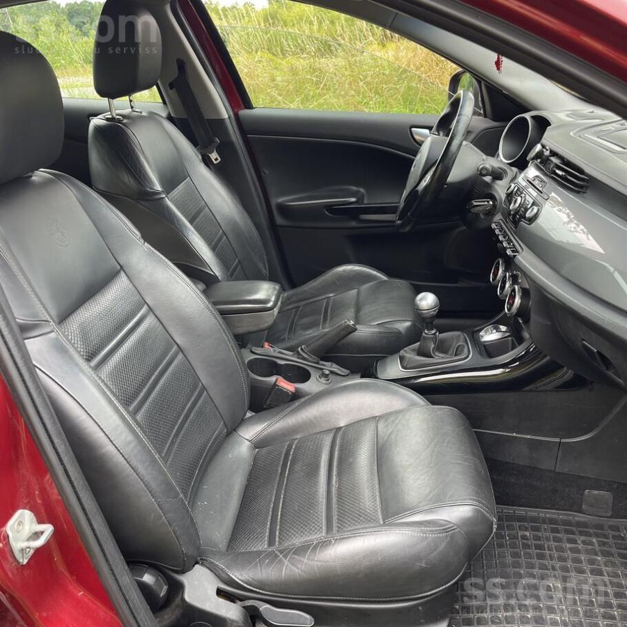 Sarkans Alfa Romeo Giulietta 2010 Dobele, ar dzinēja tilpumu 1.60 L un nobraukumu 223 tūkst. km par 3500 €, foto 6 vietnē AUTOMOTO.COM.LV