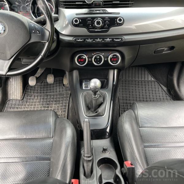 Sarkans Alfa Romeo Giulietta 2010 Dobele, ar dzinēja tilpumu 1.60 L un nobraukumu 223 tūkst. km par 3500 €, foto 9 vietnē AUTOMOTO.COM.LV