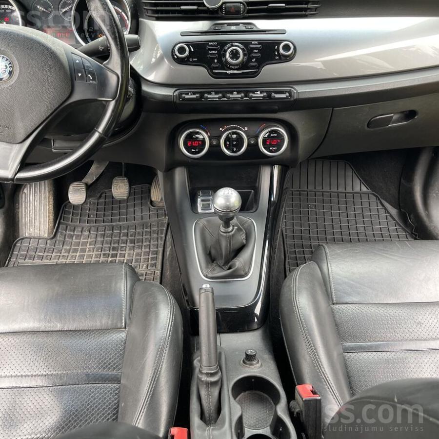Sarkans Alfa Romeo Giulietta 2010 Dobele, ar dzinēja tilpumu 1.60 L un nobraukumu 223 tūkst. km par 3500 €, foto 9 vietnē AUTOMOTO.COM.LV