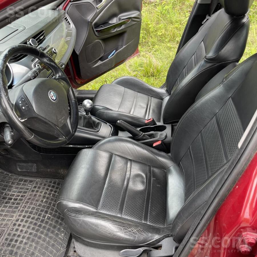 Sarkans Alfa Romeo Giulietta 2010 Dobele, ar dzinēja tilpumu 1.60 L un nobraukumu 223 tūkst. km par 3500 €, foto 13 vietnē AUTOMOTO.COM.LV