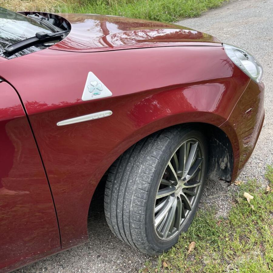 Sarkans Alfa Romeo Giulietta 2010 Dobele, ar dzinēja tilpumu 1.60 L un nobraukumu 223 tūkst. km par 3500 €, foto 14 vietnē AUTOMOTO.COM.LV