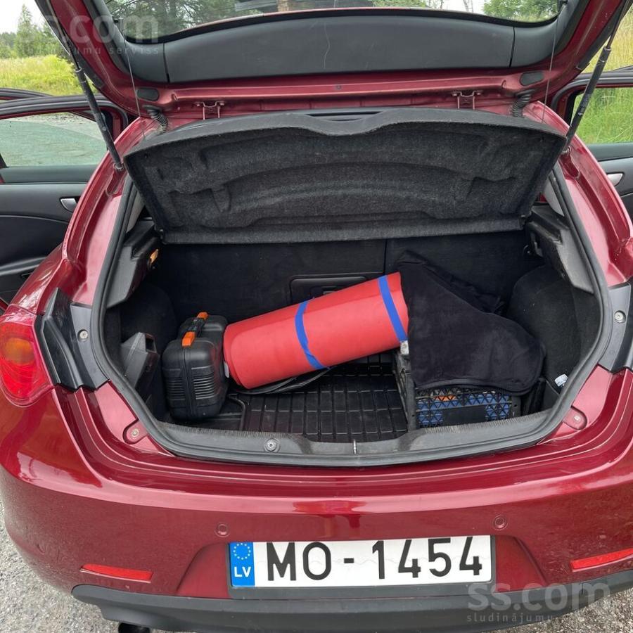Sarkans Alfa Romeo Giulietta 2010 Dobele, ar dzinēja tilpumu 1.60 L un nobraukumu 223 tūkst. km par 3500 €, foto 19 vietnē AUTOMOTO.COM.LV