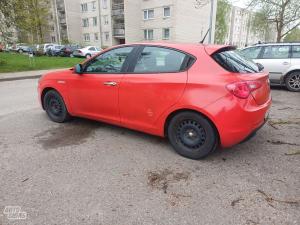 Sarkans Alfa Romeo Giulietta 2011 Viļņa, ar dzinēja tilpumu 1.40 L un nobraukumu 408 tūkst. km par 900 €, foto 8 vietnē AUTOMOTO.COM.LV