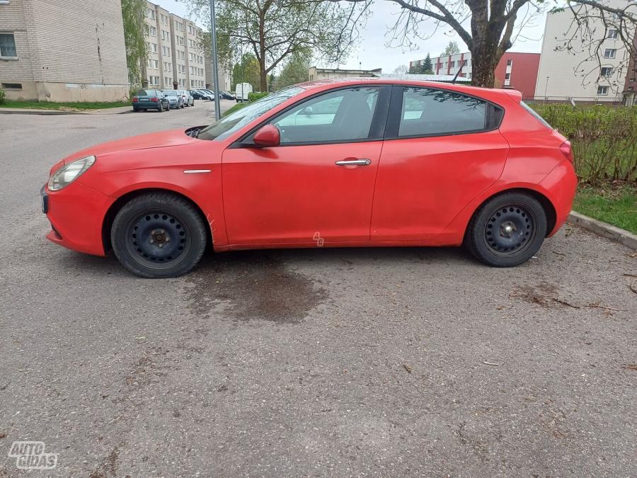 Sarkans Alfa Romeo Giulietta 2011 Viļņa, ar dzinēja tilpumu 1.40 L un nobraukumu 408 tūkst. km par 900 €, foto 9 vietnē AUTOMOTO.COM.LV