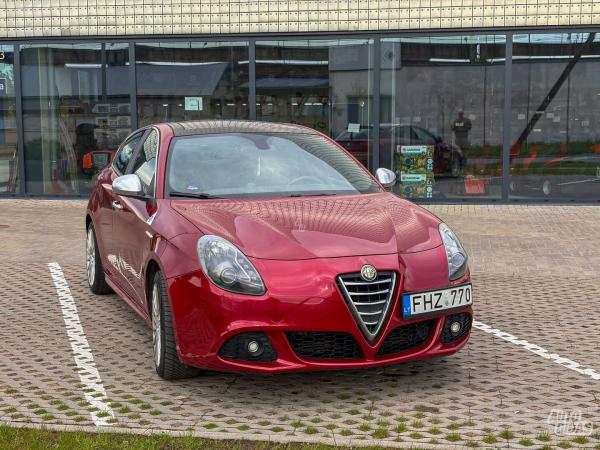 Red Alfa Romeo Giulietta 2011 in Kaunas, with an engine capacity of 1.70 L and mileage of 222 thousand km for 7000 €, photo 2 on AUTOMOTO.COM.LV