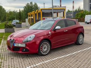 Sarkans Alfa Romeo Giulietta 2011 Kauņa, ar dzinēja tilpumu 1.70 L un nobraukumu 222 tūkst. km par 7000 €, foto 12 vietnē AUTOMOTO.COM.LV
