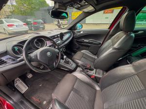 Sarkans Alfa Romeo Giulietta 2011 Kauņa, ar dzinēja tilpumu 1.70 L un nobraukumu 222 tūkst. km par 7000 €, foto 15 vietnē AUTOMOTO.COM.LV