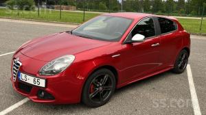 Red Alfa Romeo Giulietta 2011 in Valmiera, with an engine capacity of 1.60 L and mileage of 228 thousand km for 4900 €, photo  on AUTOMOTO.COM.LV