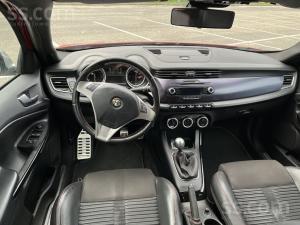 Sarkans Alfa Romeo Giulietta 2011 Valmiera, ar dzinēja tilpumu 1.60 L un nobraukumu 228 tūkst. km par 4900 €, foto 6 vietnē AUTOMOTO.COM.LV