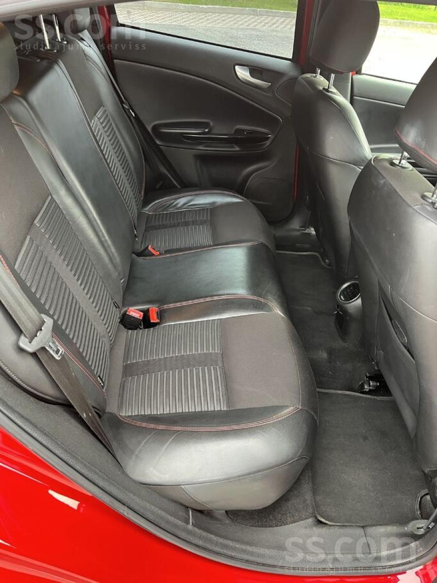 Sarkans Alfa Romeo Giulietta 2011 Valmiera, ar dzinēja tilpumu 1.60 L un nobraukumu 228 tūkst. km par 4900 €, foto 7 vietnē AUTOMOTO.COM.LV