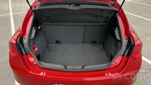 Sarkans Alfa Romeo Giulietta 2011 Valmiera, ar dzinēja tilpumu 1.60 L un nobraukumu 228 tūkst. km par 4900 €, foto 8 vietnē AUTOMOTO.COM.LV
