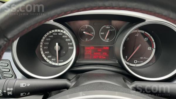 Sarkans Alfa Romeo Giulietta 2011 Valmiera, ar dzinēja tilpumu 1.60 L un nobraukumu 228 tūkst. km par 4900 €, foto 9 vietnē AUTOMOTO.COM.LV