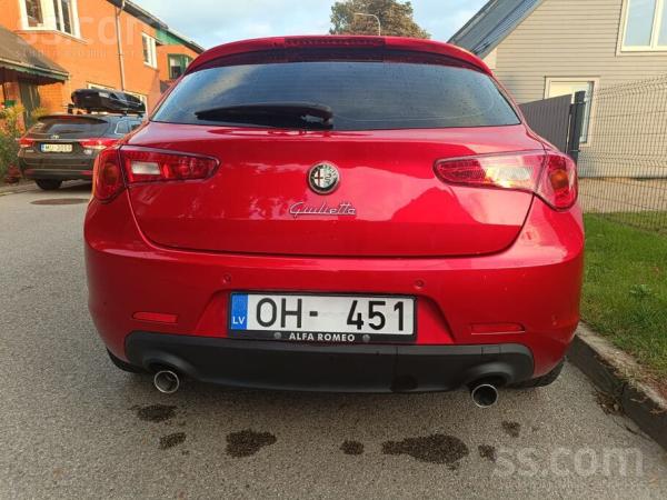 Sarkans Alfa Romeo Giulietta 2012 Rīga, ar dzinēja tilpumu 2.00 L un nobraukumu 230 tūkst. km par 6800 €, foto 5 vietnē AUTOMOTO.COM.LV