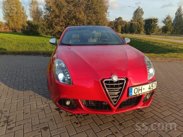 Sarkans Alfa Romeo Giulietta 2012 Rīga, ar dzinēja tilpumu 2.00 L un nobraukumu 230 tūkst. km par 6800 €, foto 6 vietnē AUTOMOTO.COM.LV