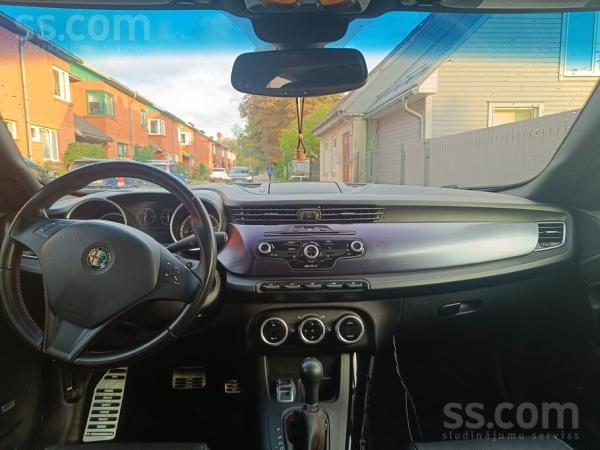 Sarkans Alfa Romeo Giulietta 2012 Rīga, ar dzinēja tilpumu 2.00 L un nobraukumu 230 tūkst. km par 6800 €, foto 8 vietnē AUTOMOTO.COM.LV
