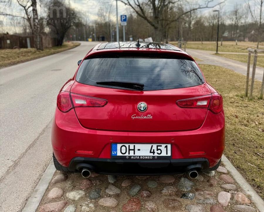 Sarkans Alfa Romeo Giulietta 2012 Kuldīga, ar dzinēja tilpumu 2.00 L un nobraukumu 234 tūkst. km par 4900 €, foto 5 vietnē AUTOMOTO.COM.LV
