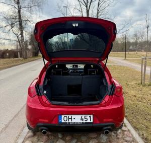 Sarkans Alfa Romeo Giulietta 2012 Kuldīga, ar dzinēja tilpumu 2.00 L un nobraukumu 234 tūkst. km par 4900 €, foto 6 vietnē AUTOMOTO.COM.LV