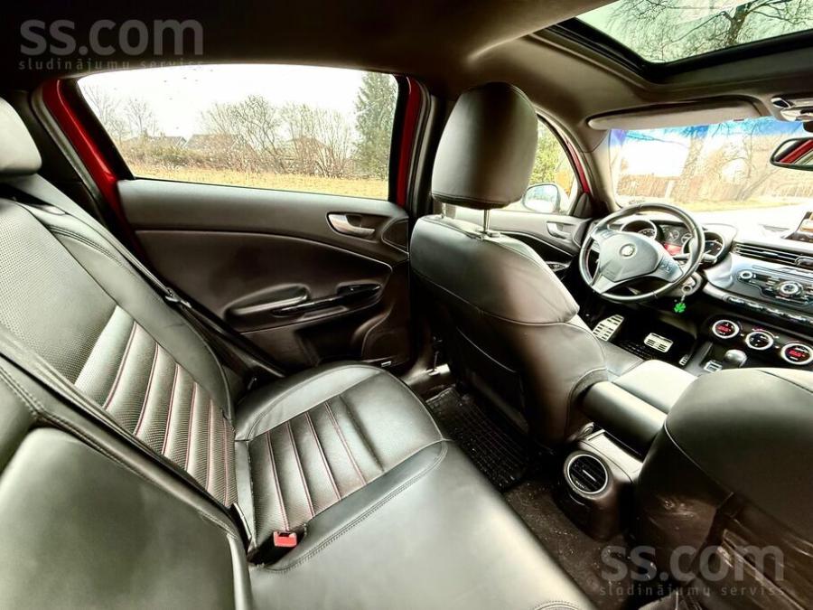 Sarkans Alfa Romeo Giulietta 2012 Kuldīga, ar dzinēja tilpumu 2.00 L un nobraukumu 234 tūkst. km par 4900 €, foto 8 vietnē AUTOMOTO.COM.LV