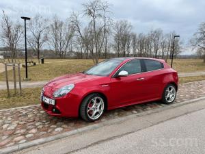 Sarkans Alfa Romeo Giulietta 2012 Kuldīga, ar dzinēja tilpumu 2.00 L un nobraukumu 234 tūkst. km par 4900 €, foto 9 vietnē AUTOMOTO.COM.LV