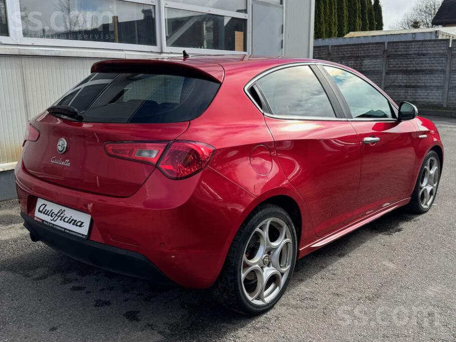 Sarkans Alfa Romeo Giulietta 2012 Rīga, ar dzinēja tilpumu 1.40 L un nobraukumu 209 tūkst. km par 5900 €, foto 6 vietnē AUTOMOTO.COM.LV