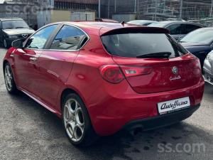 Sarkans Alfa Romeo Giulietta 2012 Rīga, ar dzinēja tilpumu 1.40 L un nobraukumu 209 tūkst. km par 5900 €, foto 8 vietnē AUTOMOTO.COM.LV
