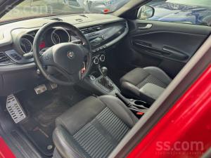 Sarkans Alfa Romeo Giulietta 2012 Rīga, ar dzinēja tilpumu 1.40 L un nobraukumu 209 tūkst. km par 5900 €, foto 9 vietnē AUTOMOTO.COM.LV