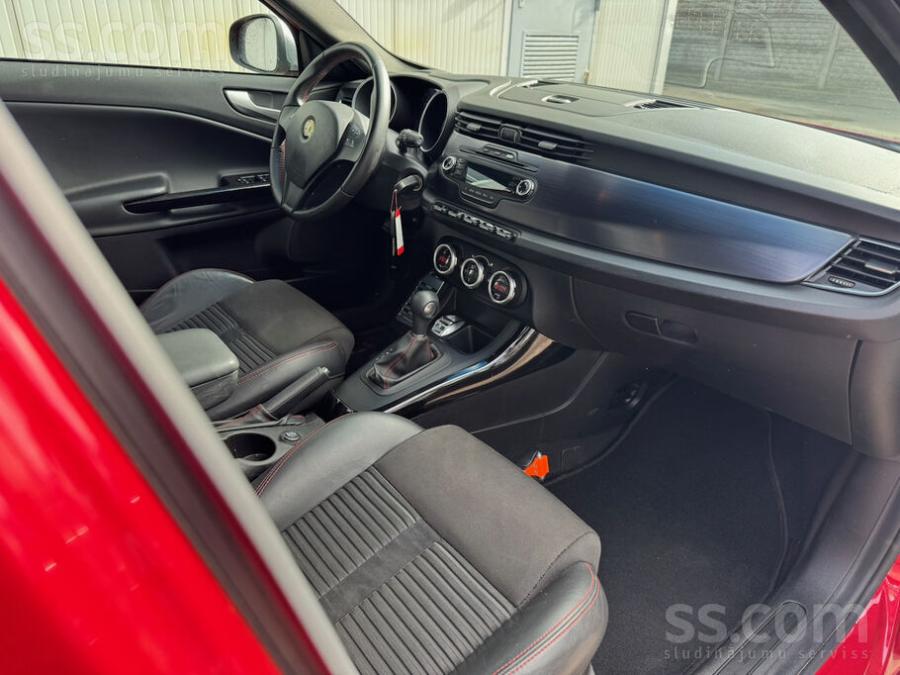 Sarkans Alfa Romeo Giulietta 2012 Rīga, ar dzinēja tilpumu 1.40 L un nobraukumu 209 tūkst. km par 5900 €, foto 11 vietnē AUTOMOTO.COM.LV