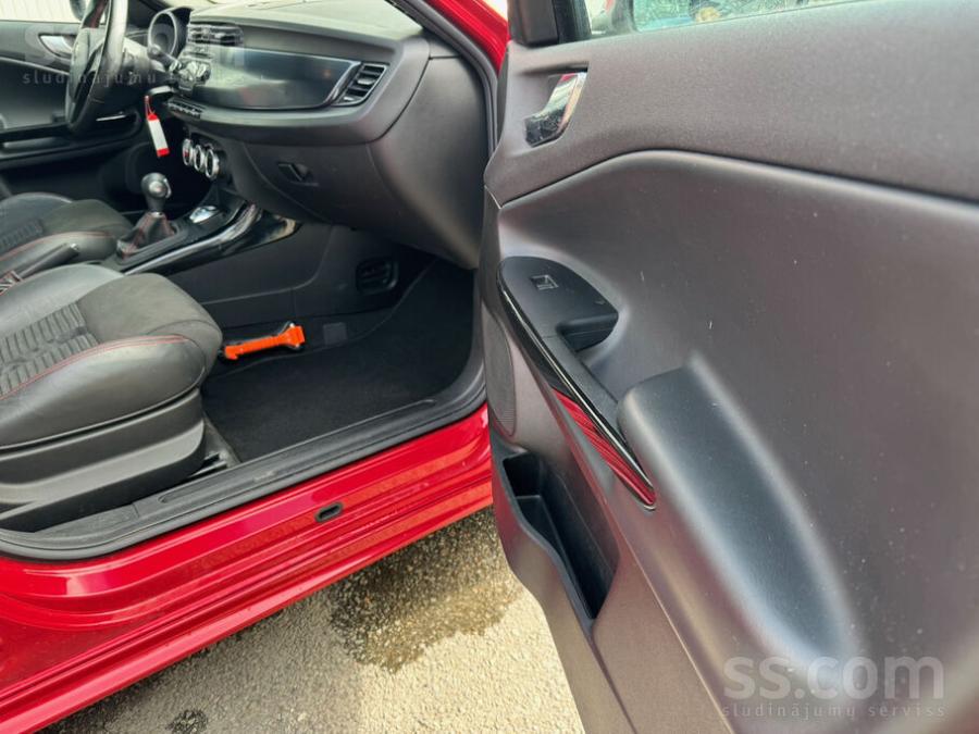Sarkans Alfa Romeo Giulietta 2012 Rīga, ar dzinēja tilpumu 1.40 L un nobraukumu 209 tūkst. km par 5900 €, foto 13 vietnē AUTOMOTO.COM.LV