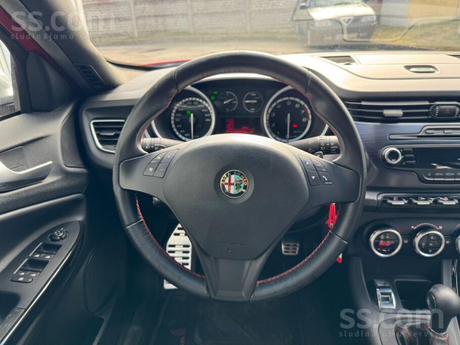 Sarkans Alfa Romeo Giulietta 2012 Rīga, ar dzinēja tilpumu 1.40 L un nobraukumu 209 tūkst. km par 5900 €, foto 18 vietnē AUTOMOTO.COM.LV